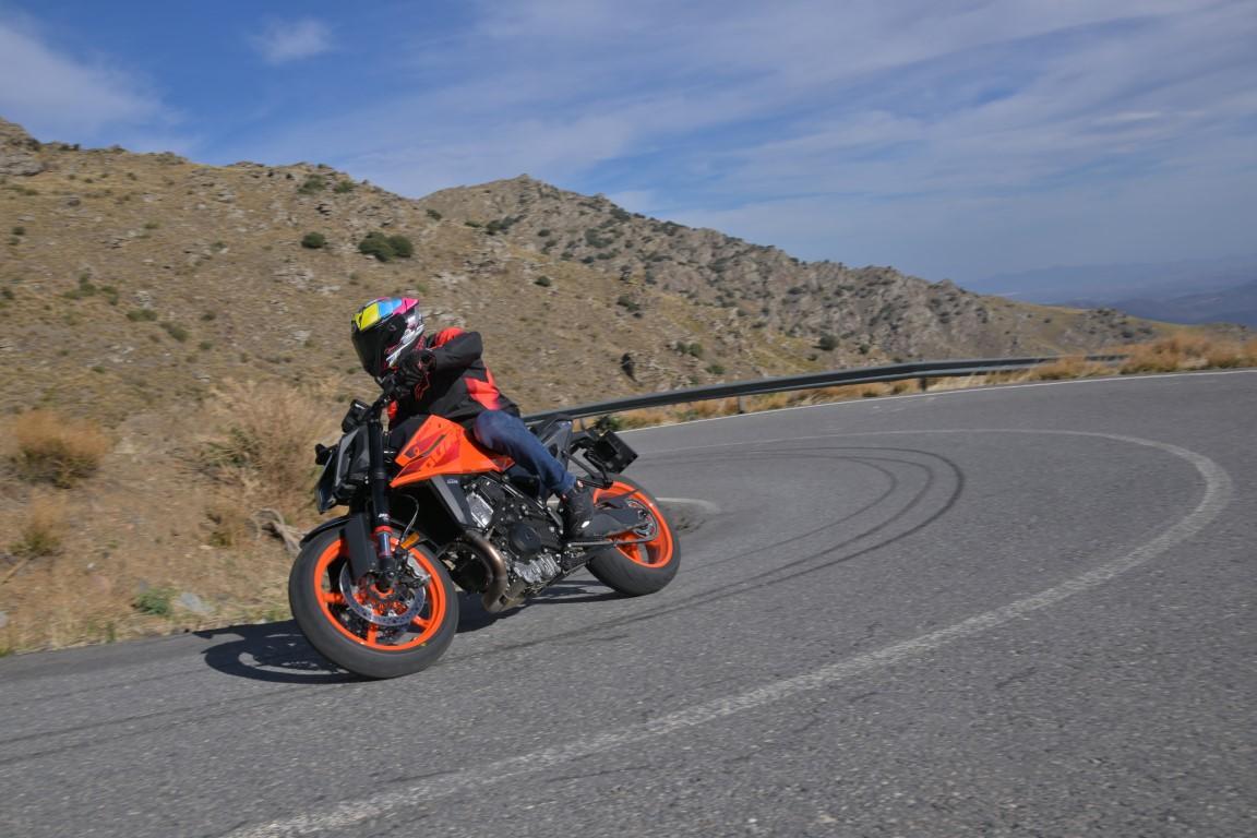 KTM 990 DUKE 2024 | Prueba / Ficha técnica / Precio