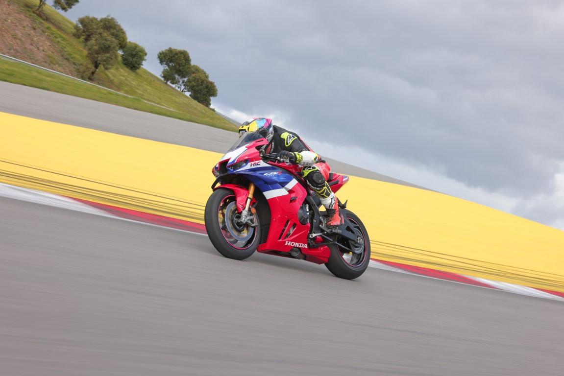 HONDA CBR1000 RR-R Fireblade 2024 | Prueba / Ficha técnica / Precio