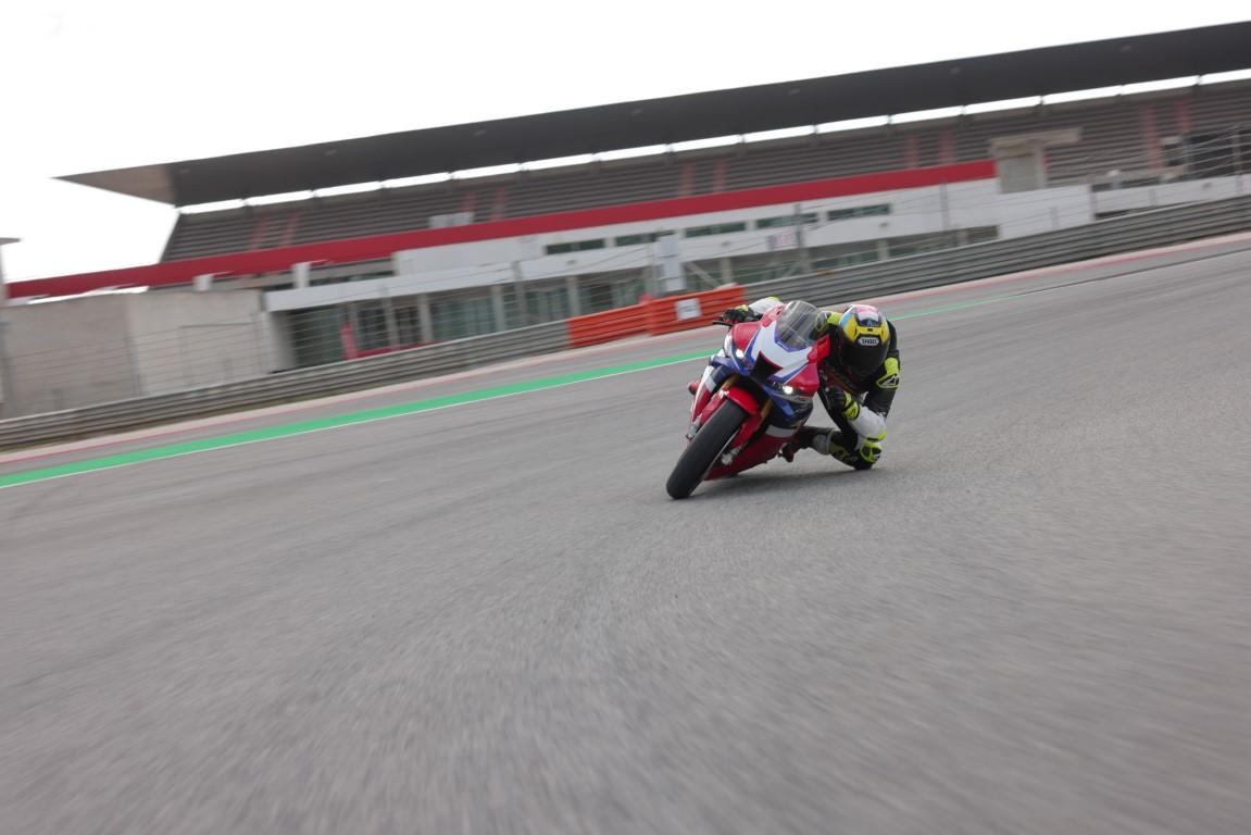 HONDA CBR1000 RR-R Fireblade 2024 | Prueba / Ficha técnica / Precio