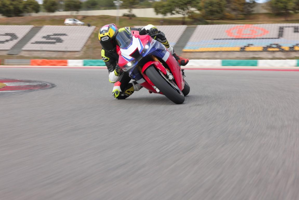 HONDA CBR1000 RR-R Fireblade 2024 | Prueba / Ficha técnica / Precio