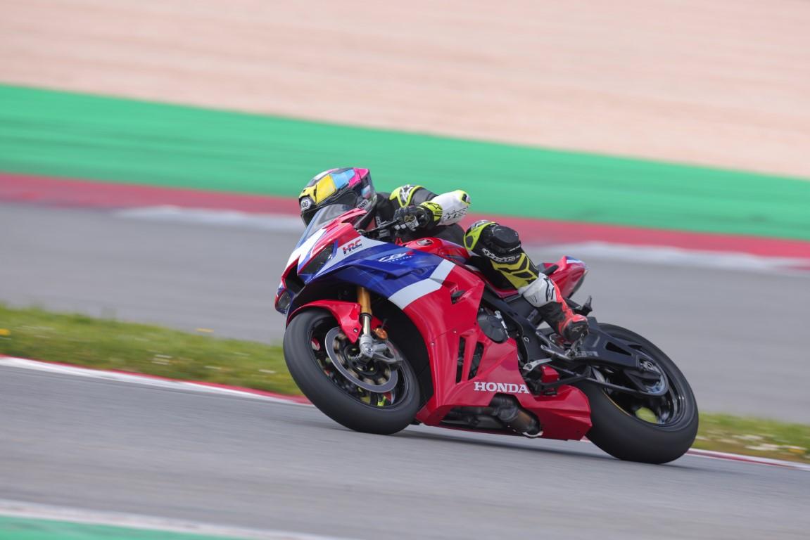 HONDA CBR1000 RR-R Fireblade 2024 | Prueba / Ficha técnica / Precio