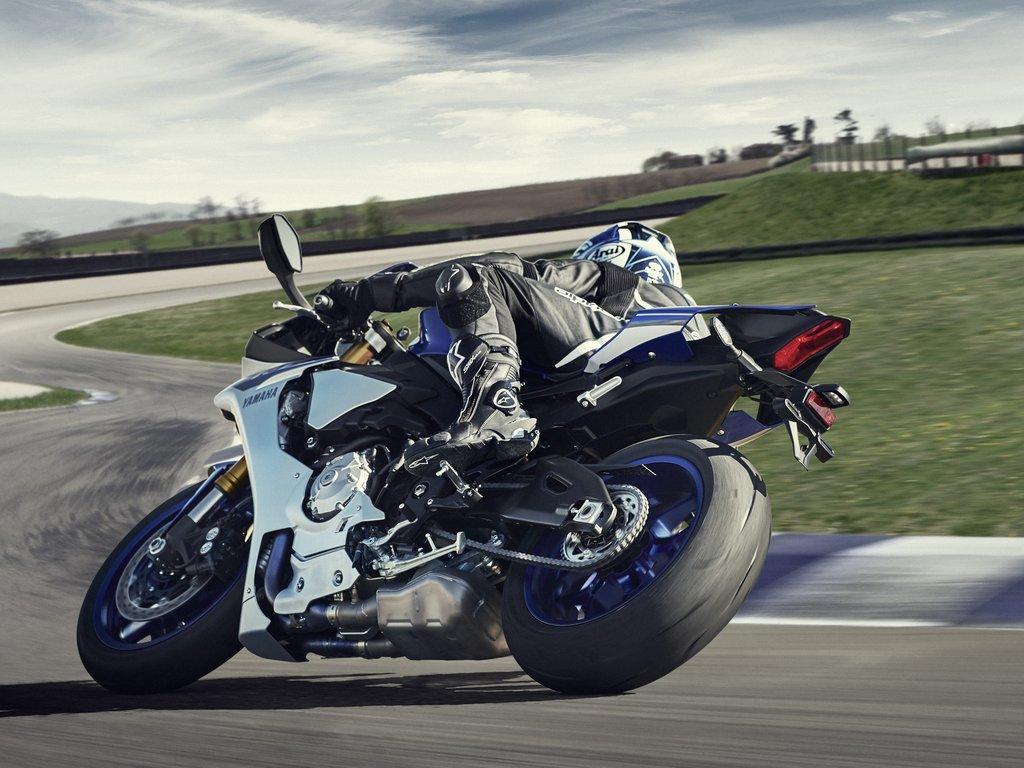 Yamaha YZF R1 2015: datos, vídeo y fotos oficiales