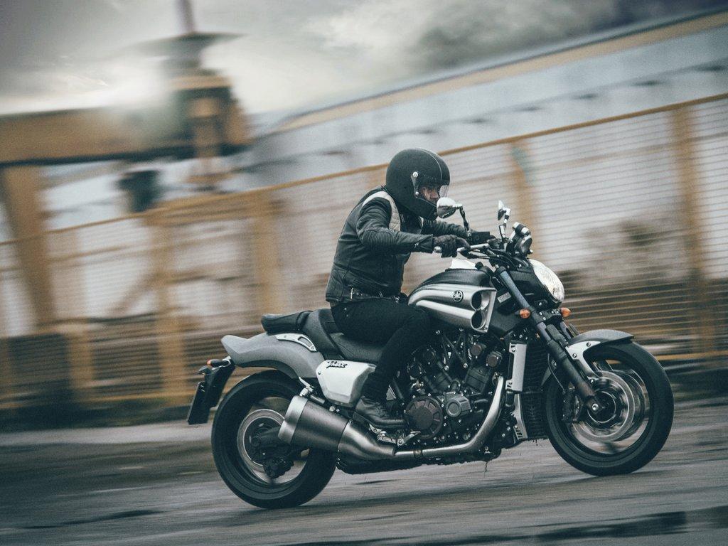Nueva Yamaha VMax Carbon 30 aniversario