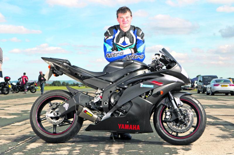 Una GSXR de 1989 gana el Mundial de Wheelies