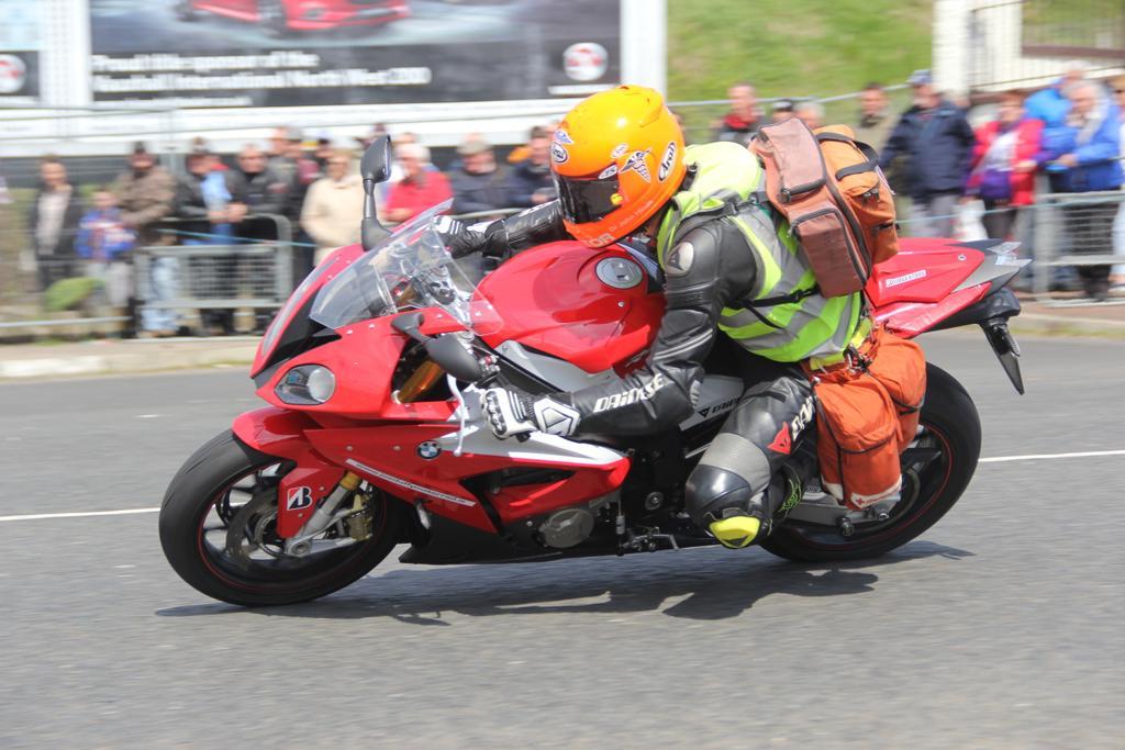 John Hinds: el doctor de las Road Races