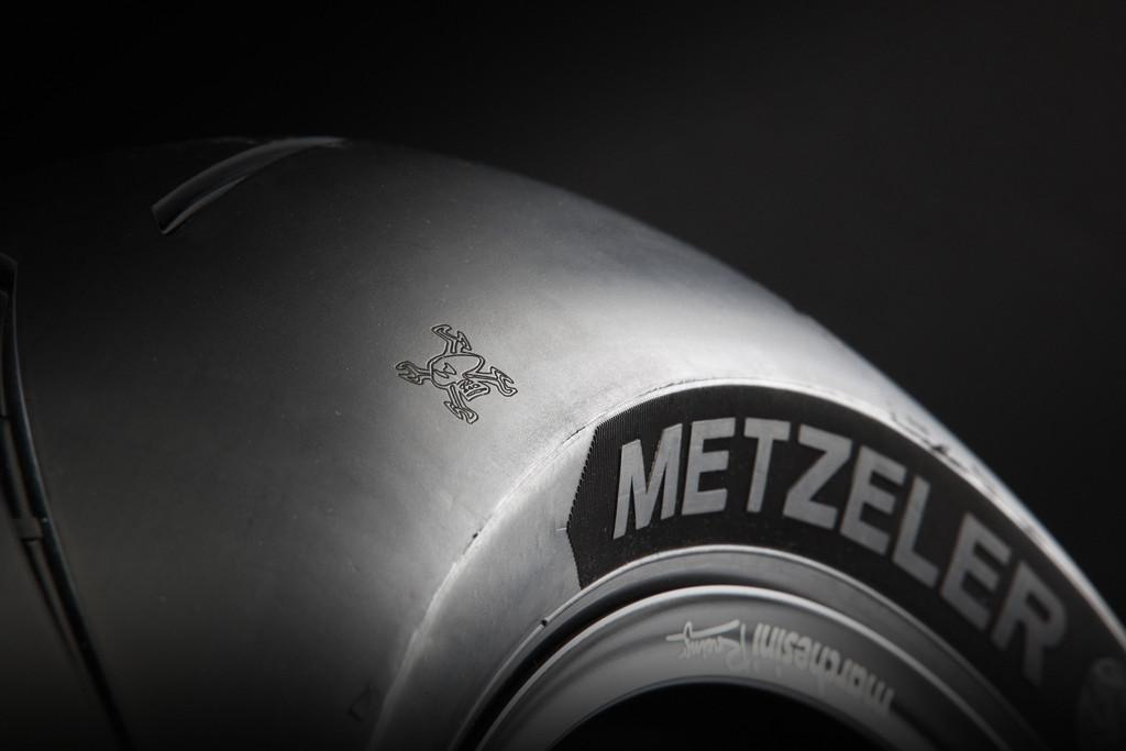 Metzeler lanza sus Racetec RR Guy Martin Special Edition