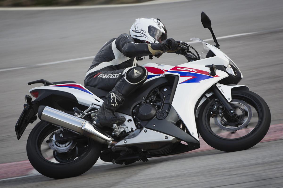 Vídeo-prueba Honda CBR 500 R 2015: práctica y divertida