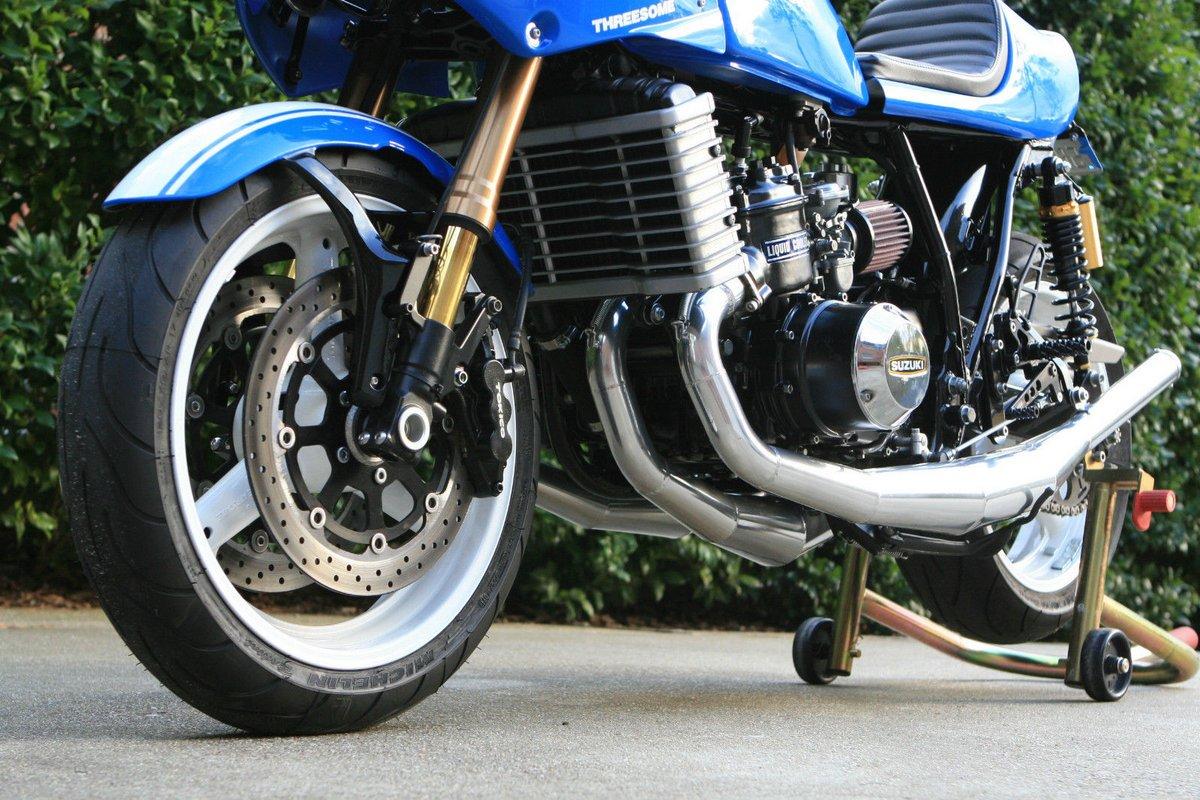 Suzuki GT 750 Café Racer Threesome