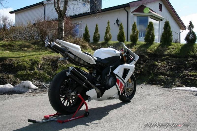 Yamaha R5: Motor RD500 y chasis de YZF-R6, ¡la bomba!