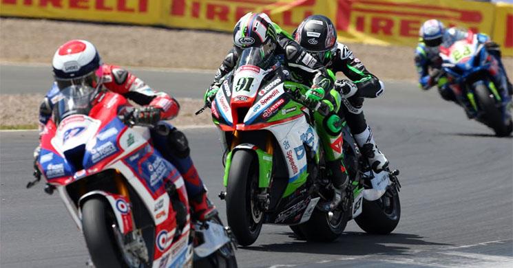 Kawasaki también arrasa en el BSB: Victorias para Haslam y Dixon en ...